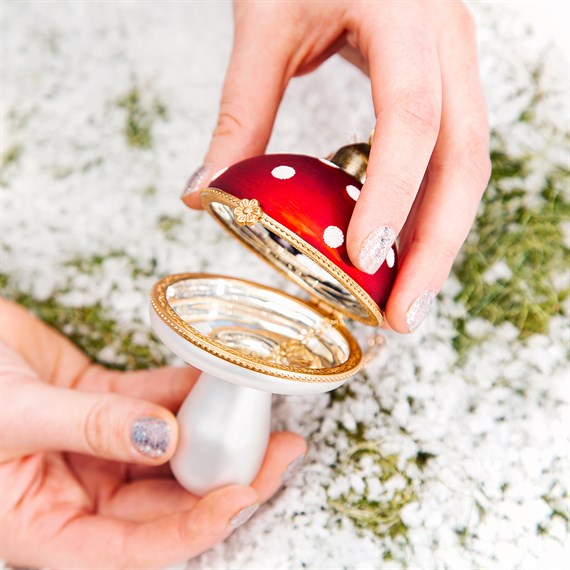 Mushroom Opening Bauble
